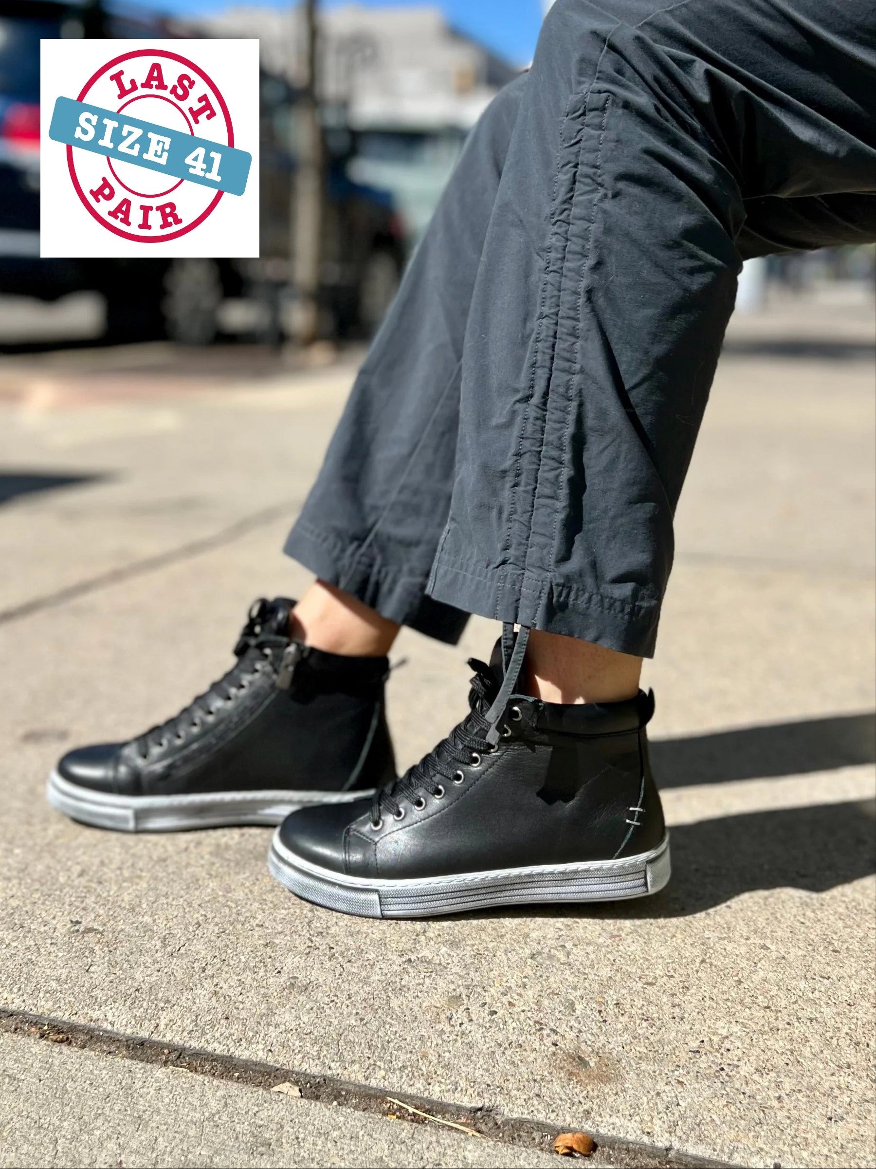 Tempar in Black – Two Sole Sisters